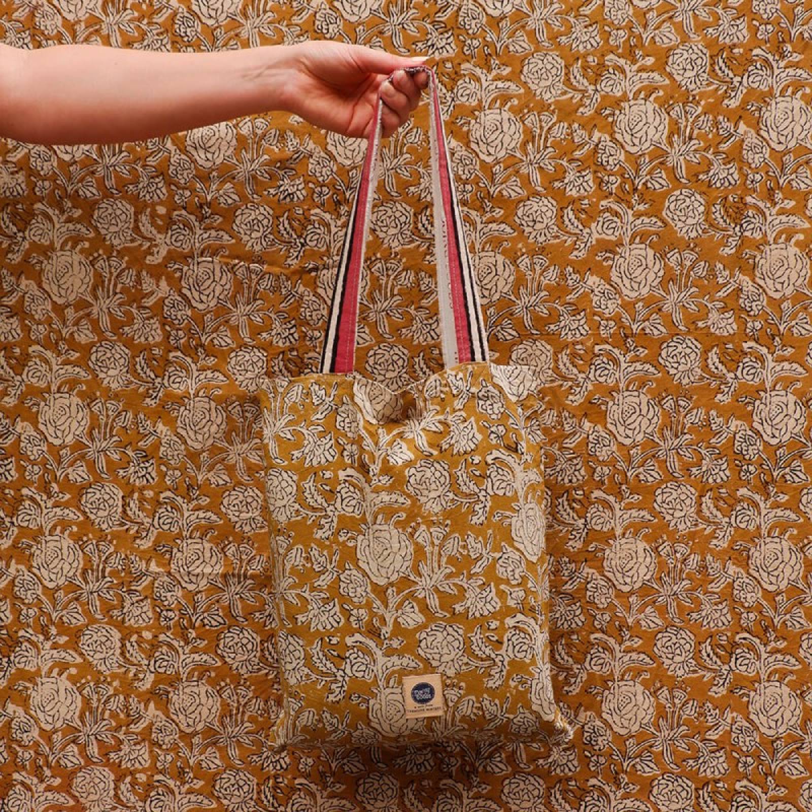 Single Sized Cotton Throw In Tote Bag - Botanical Print